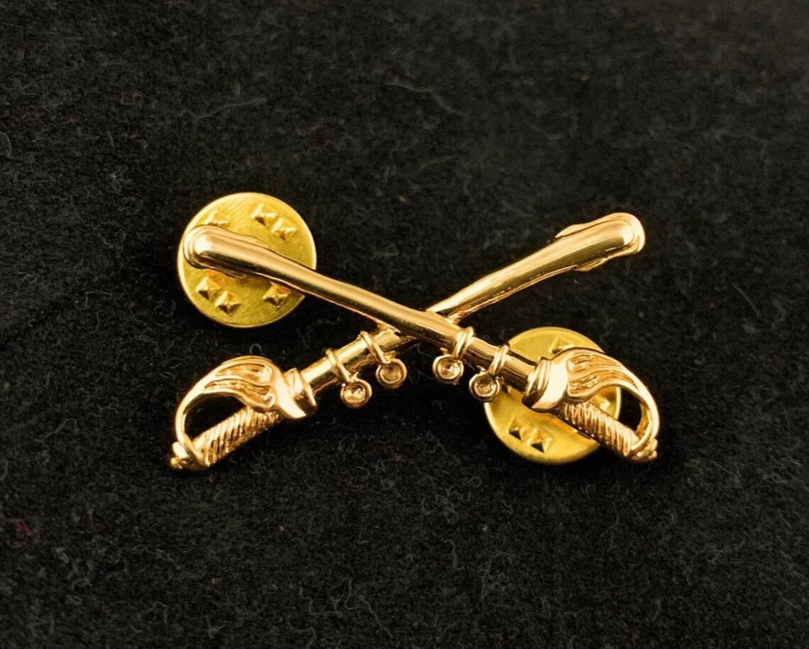US Army Gold Cavalry Crossed Sabers, Military Hat Lapel Pin, Medium 1-1 ...