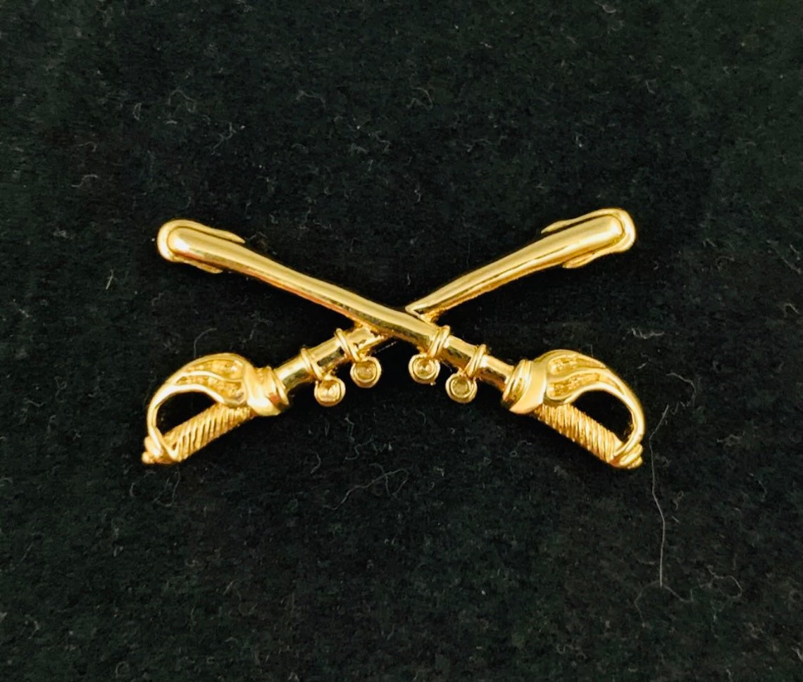 US Army Gold Cavalry Crossed Sabers, Military Hat Lapel Pin, Medium 1-1 ...