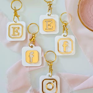 Set of 5 Keychains With a QR Code Keyring Personalized Keychain With QR ...