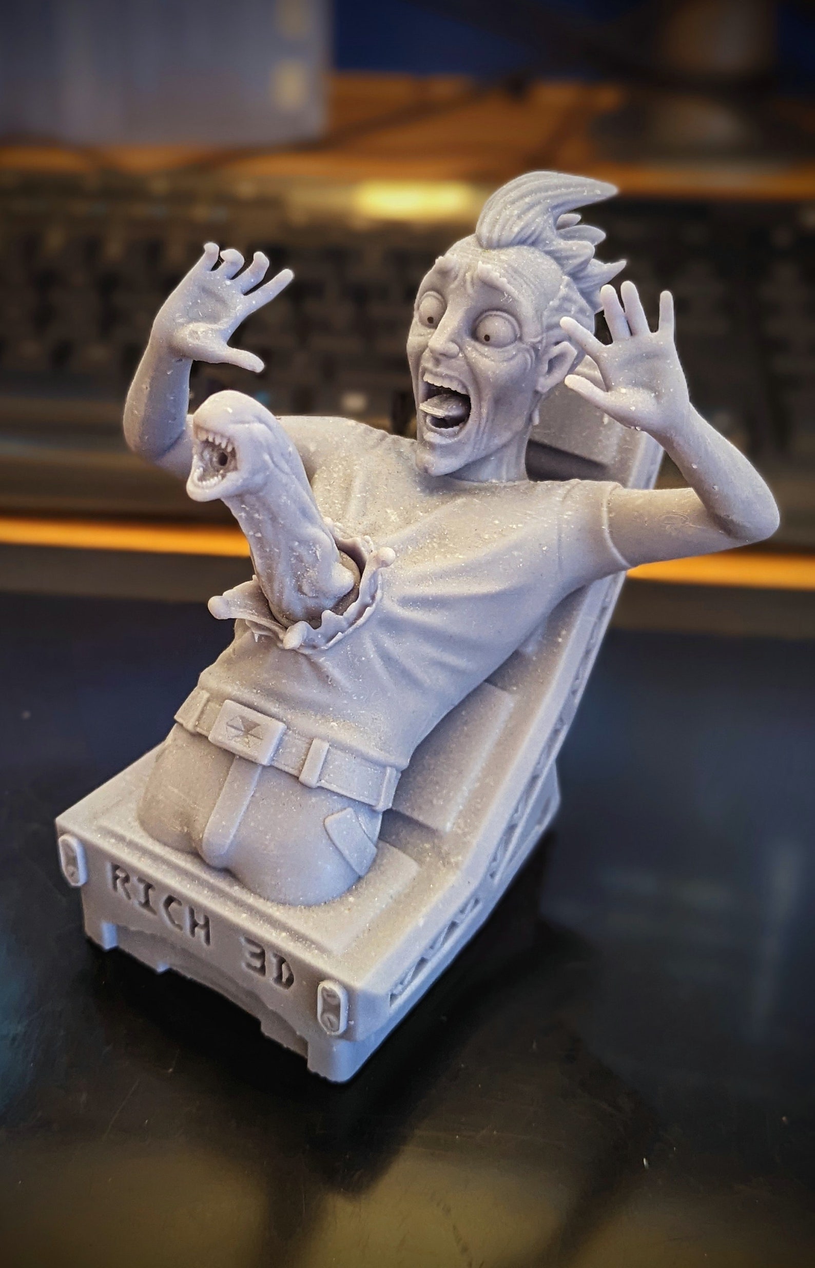 Estatua de explosión de pecho alienígena soporte de lápiz - Etsy México