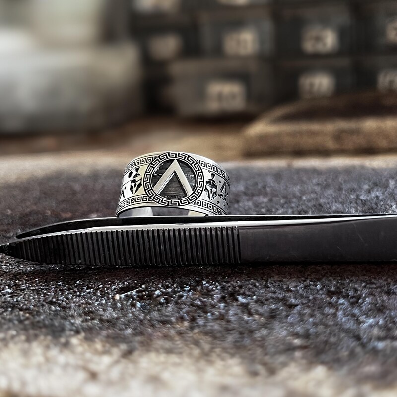 Brutalist Shield Ring - Etsy