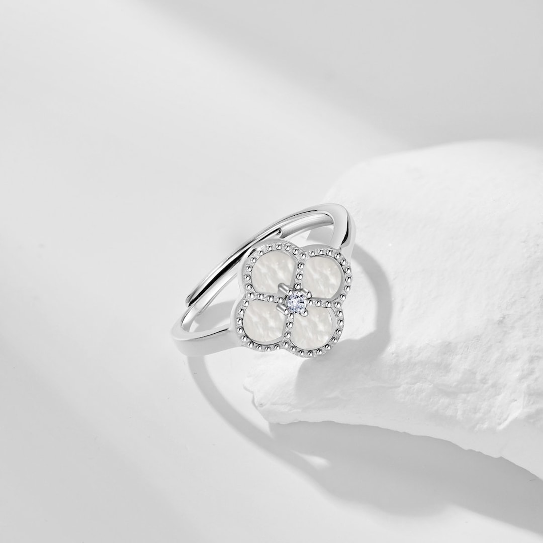 Resizable Clover Rings - Etsy
