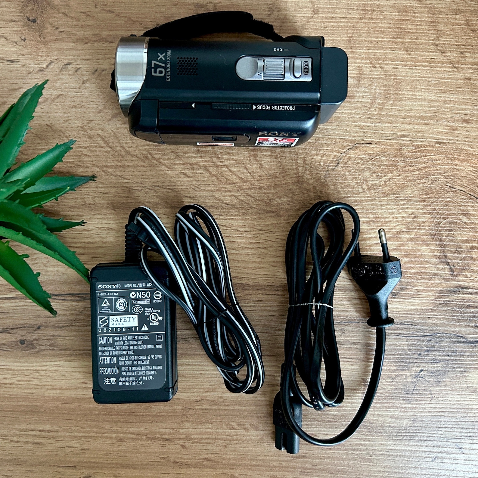 Sony Handycam DCR-PJ5 Black Digital Video Camera/ Sony Handycam DCR-PJ5 ...