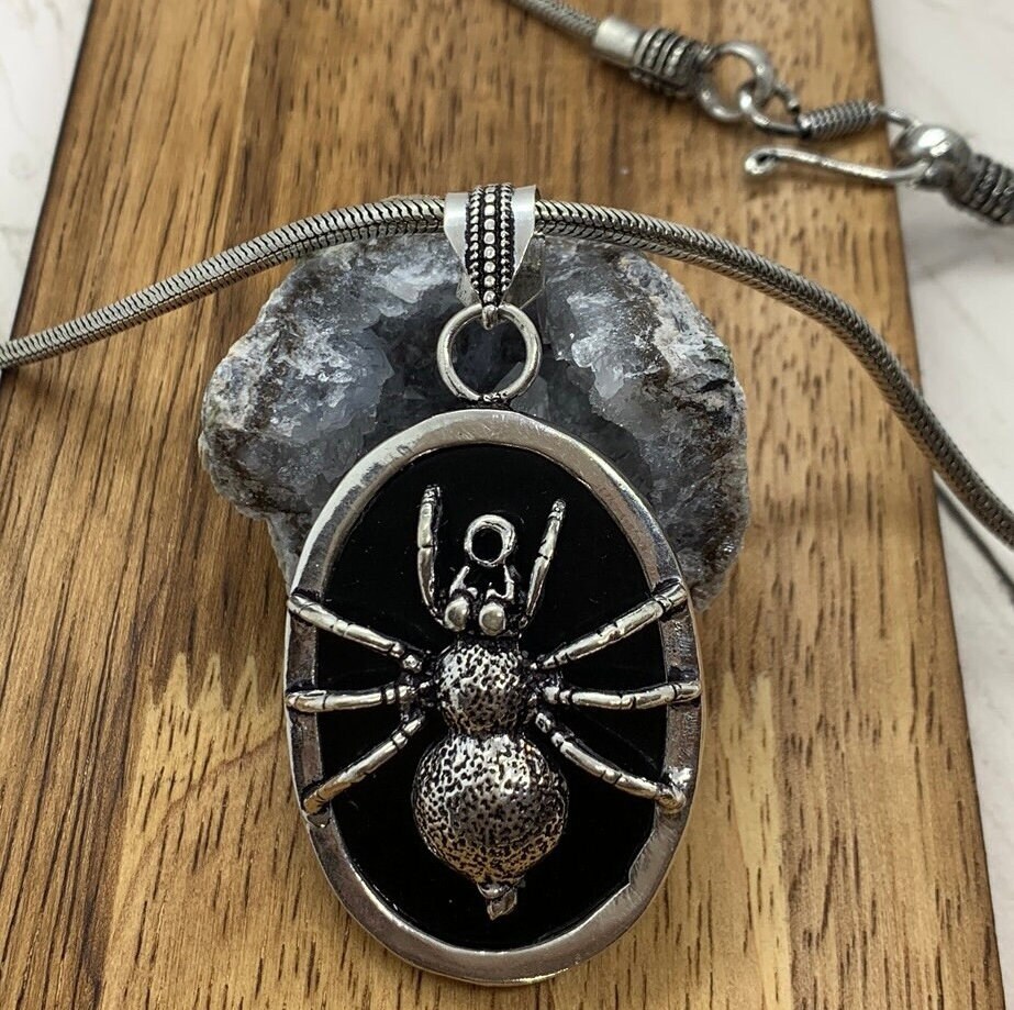Onyx Spider Medicine Amulet - Etsy