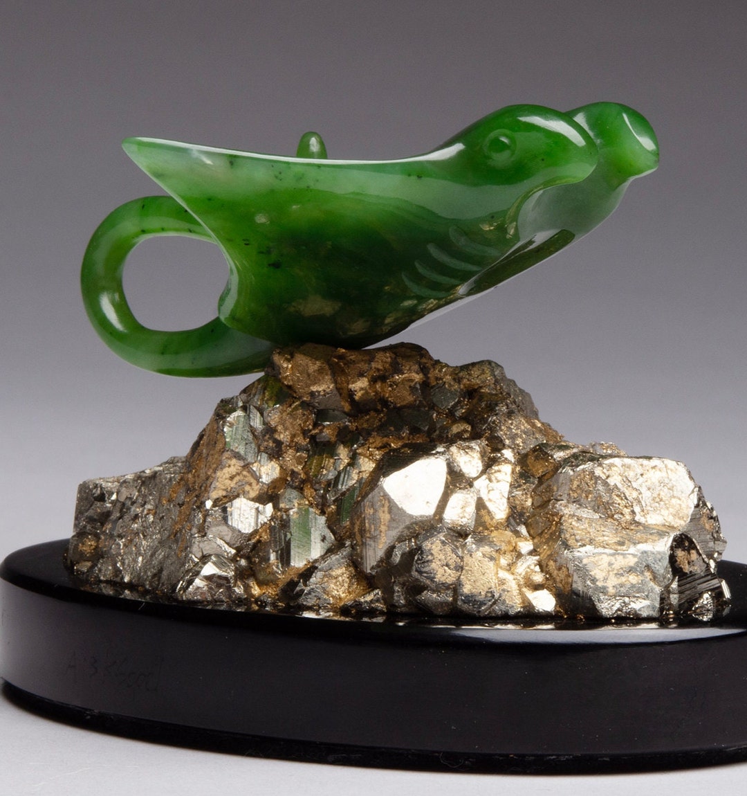 Jade Manta Ray Sculpture: Gold Leaf, Pyrite & Obsidian Base - Etsy
