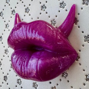 Swank Lips Free Standing Resin Lips Purple Lips Fridge Magnet Vanity ...