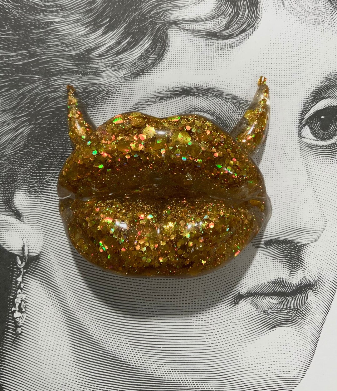 Gold Dust Glitter Lip Display Lips Fridge Magnet Vanity Decor ...