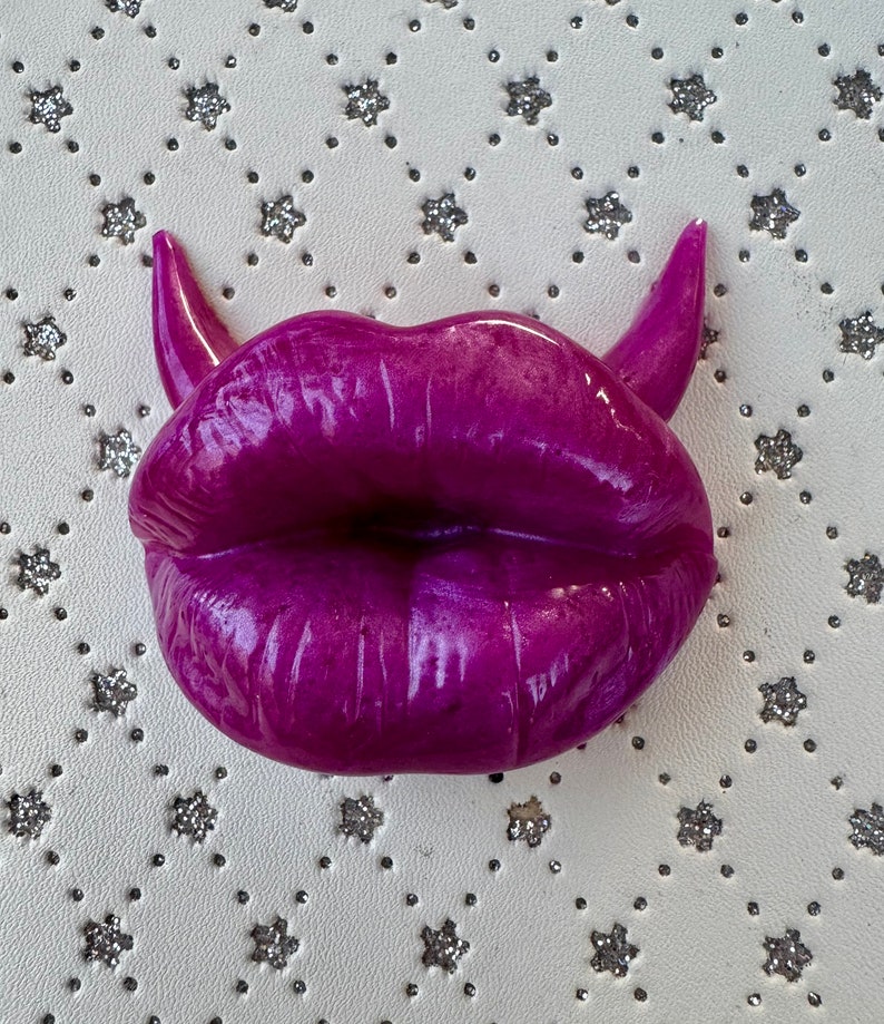 Swank Lips Free Standing Resin Lips Purple Lips Fridge Magnet Vanity ...