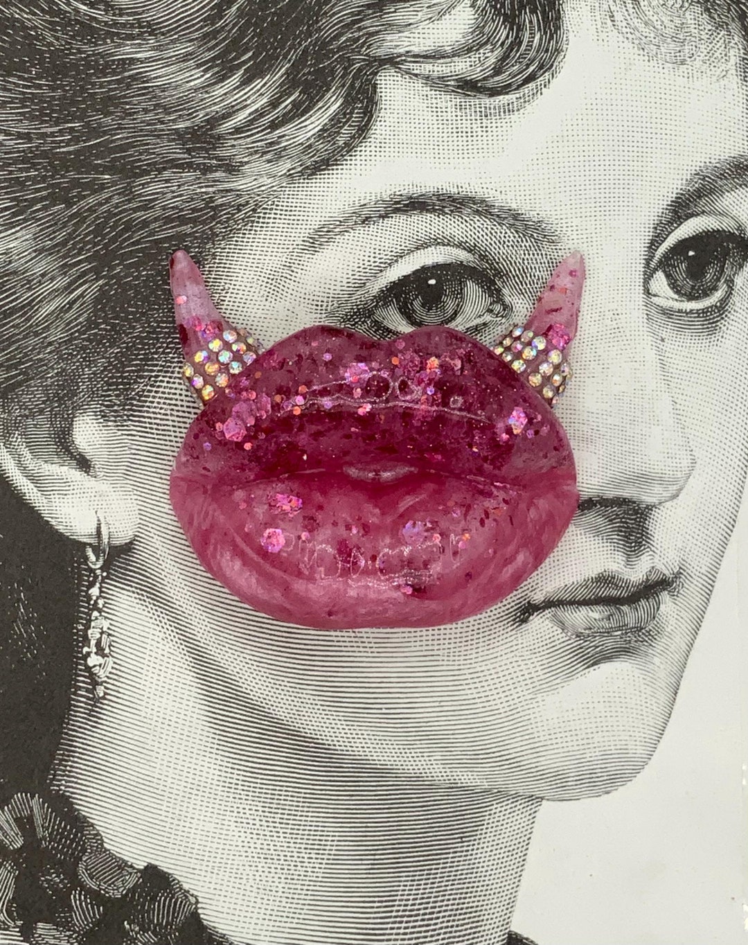 Pretty Pout Resin Lip Display Beauty and Make up Glam Bling Adult Gifts ...