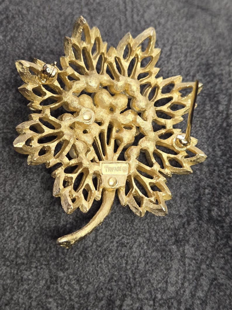 Vintage Trifari Gold Tone, Pearls and Crystals Tree Brooch Pin - Etsy
