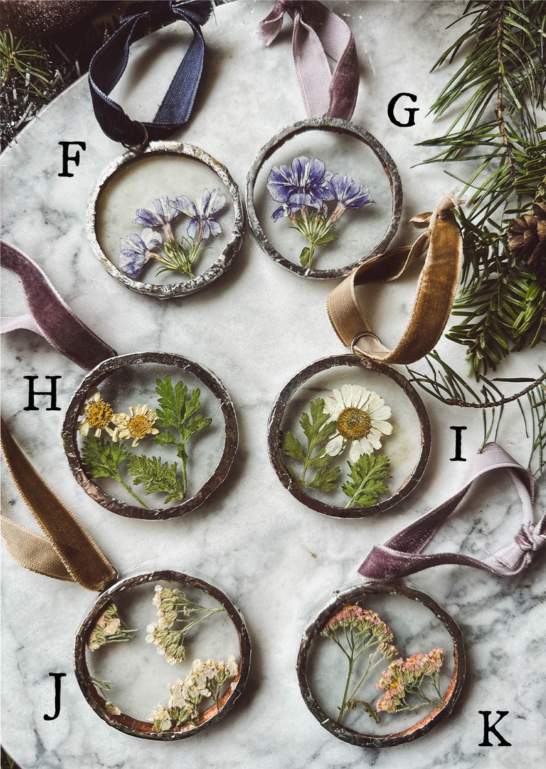 Small Pressed Flower Ornament / Hanging Charm - Etsy