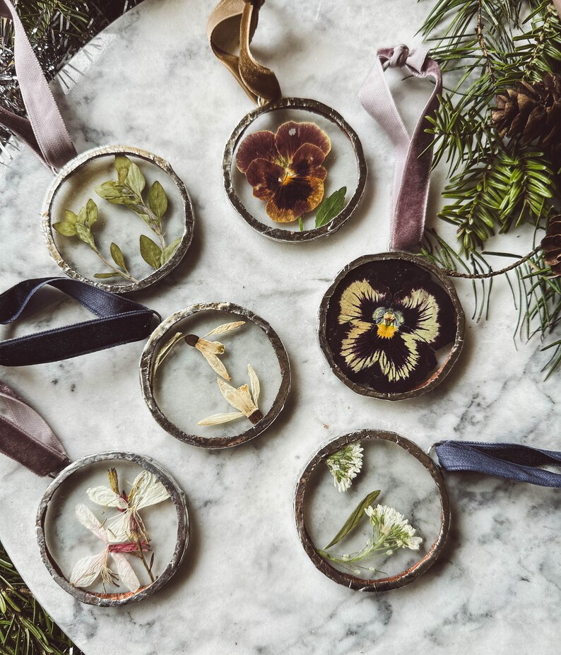 Small Pressed Flower Ornament / Hanging Charm - Etsy