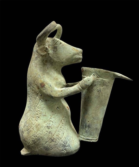 Ancient Roman bronze cow with horn depicting big plaq… - Gem