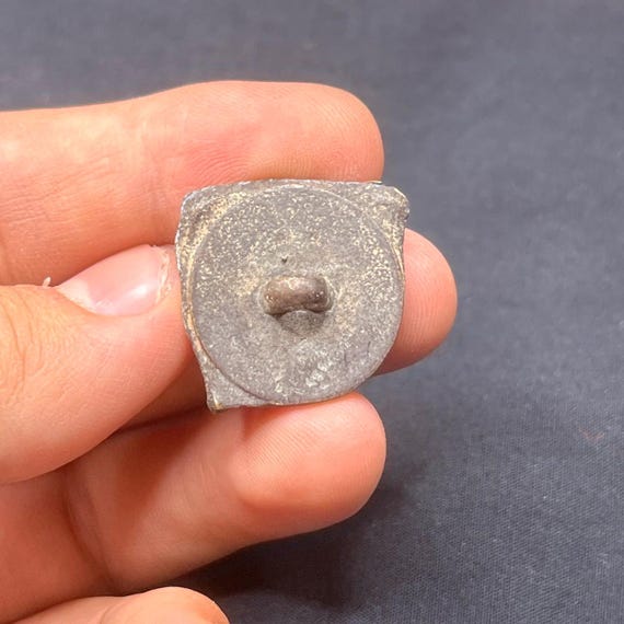 Rare Ancient roman bronze figures depicted button - Gem