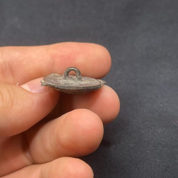 Rare Ancient roman bronze figures depicted button - Gem