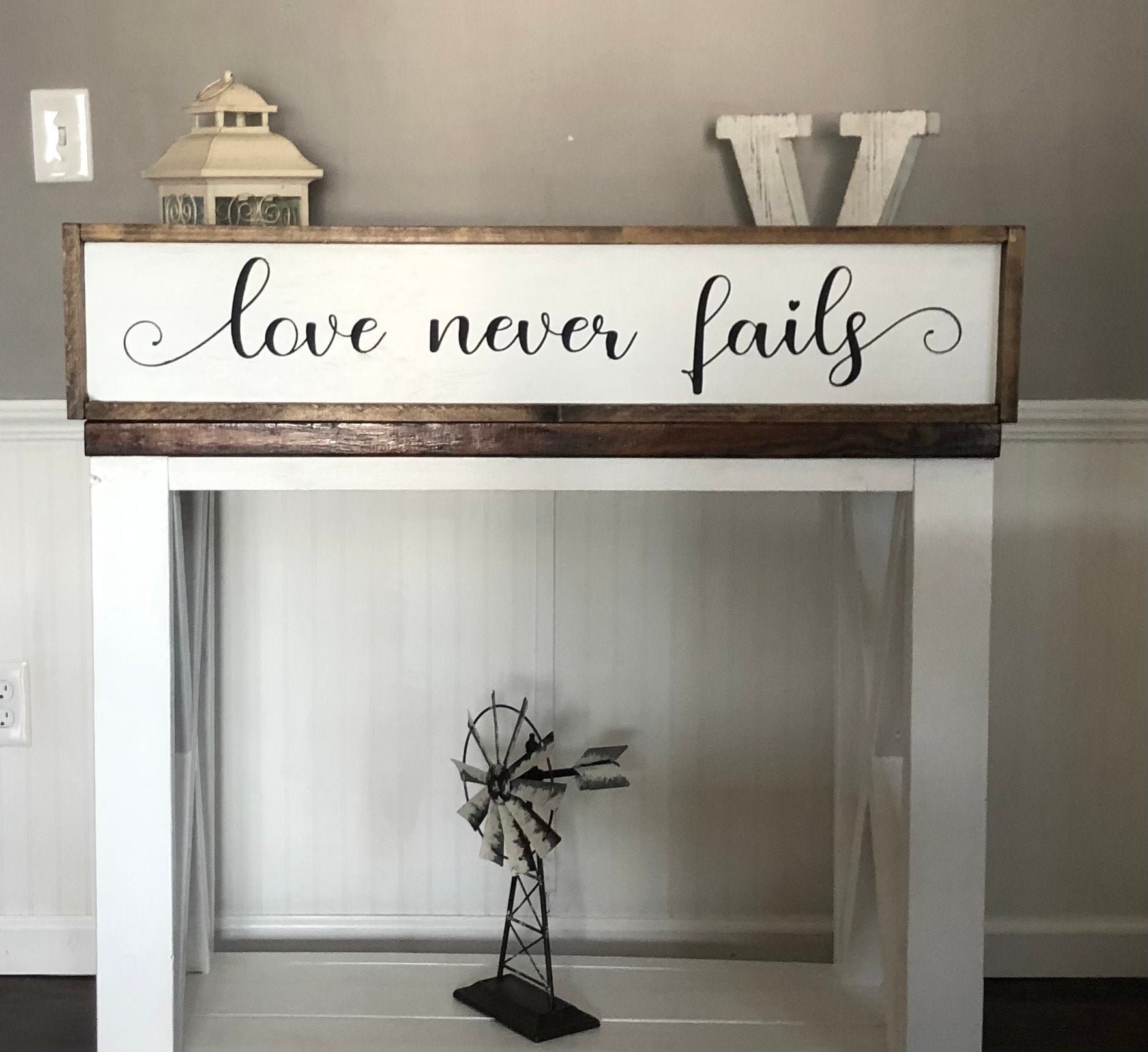 Love Never Fails Wood Sign - Etsy