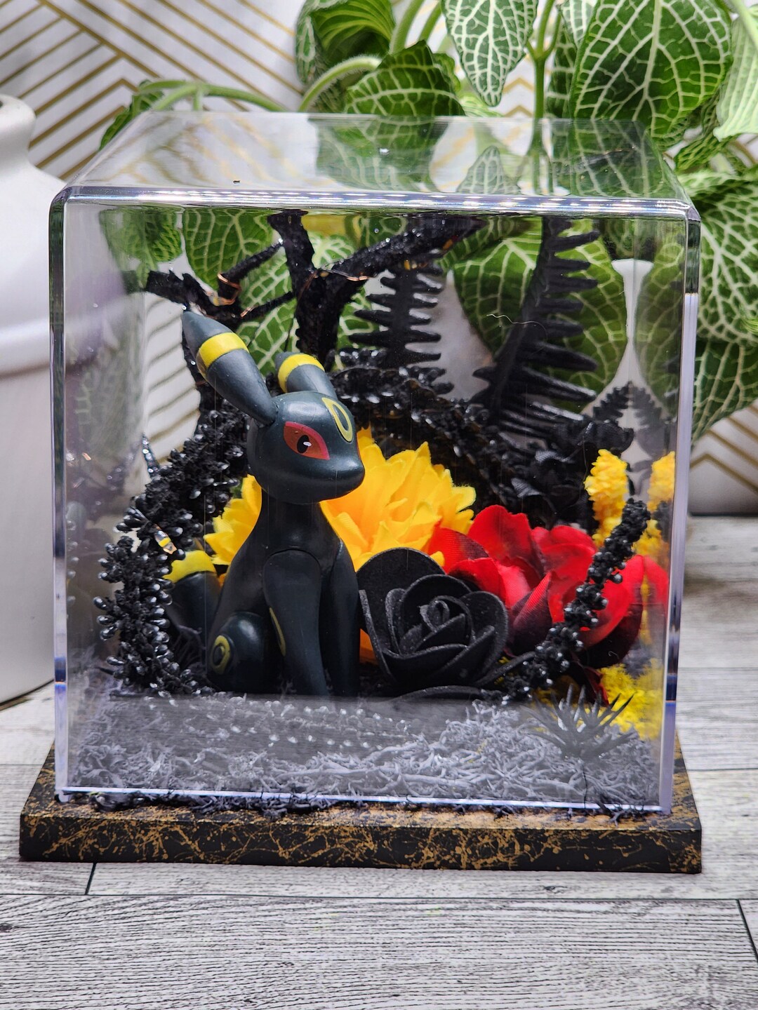 Light up Cube Terrarium: Umbreon - Etsy