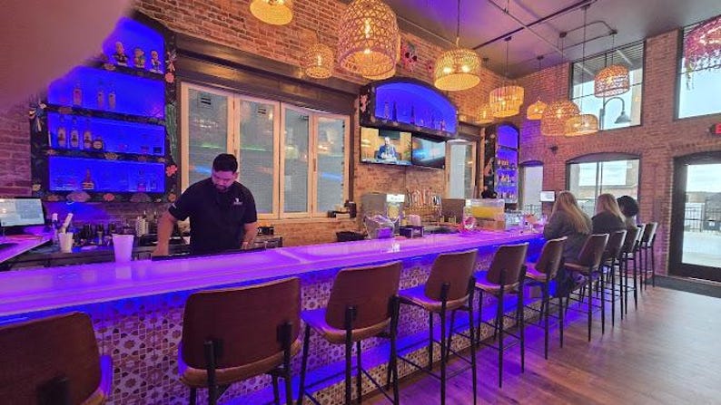Custom Bartop Acrylic LED Glow Light up Bar and Counter Top (custom ...