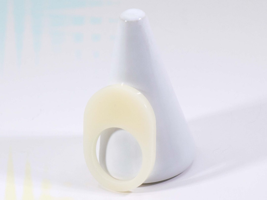 Ivoor acryl ring, acryl ring, minimalistische ring, statement acryl ...
