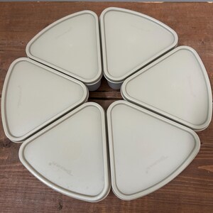 Tupperware Tan Beige Pie Piece Slice Wedge Containers & Lids Lot of 6 ...