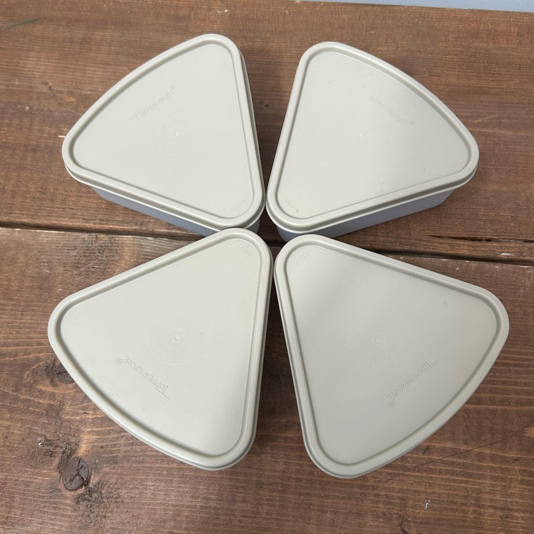 Tupperware Tan Beige Pie Piece Slice Wedge Containers & Lids Lot of 4 ...