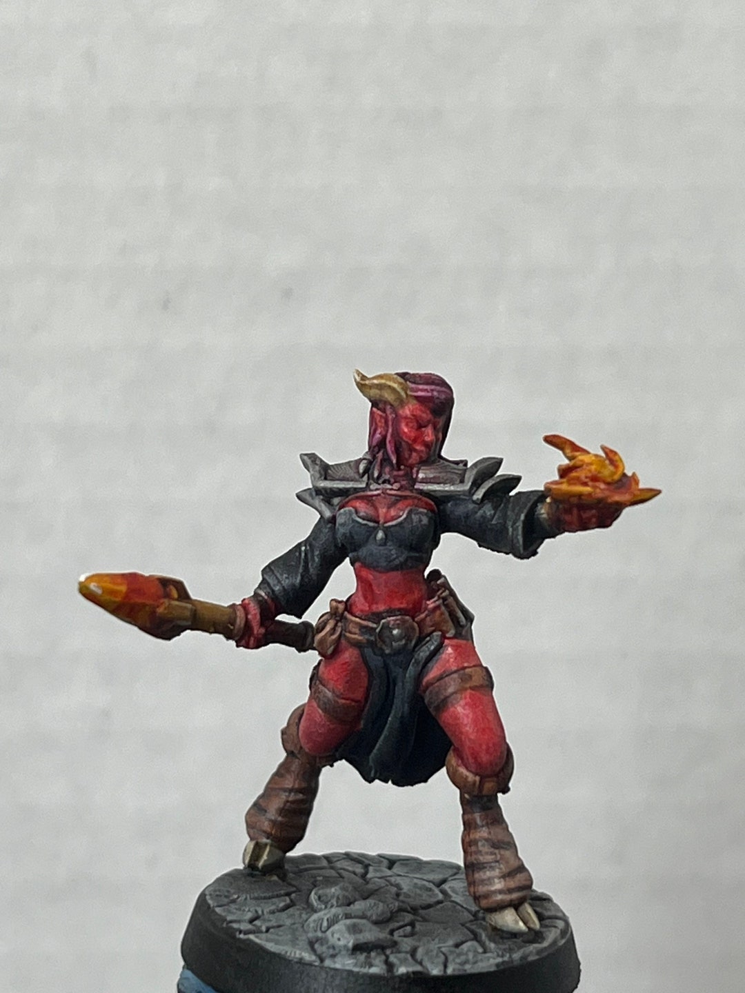 Tiefling Female Warlock /sorcerer NPC DND Wizkids Nolzurs, 28mm Scale ...