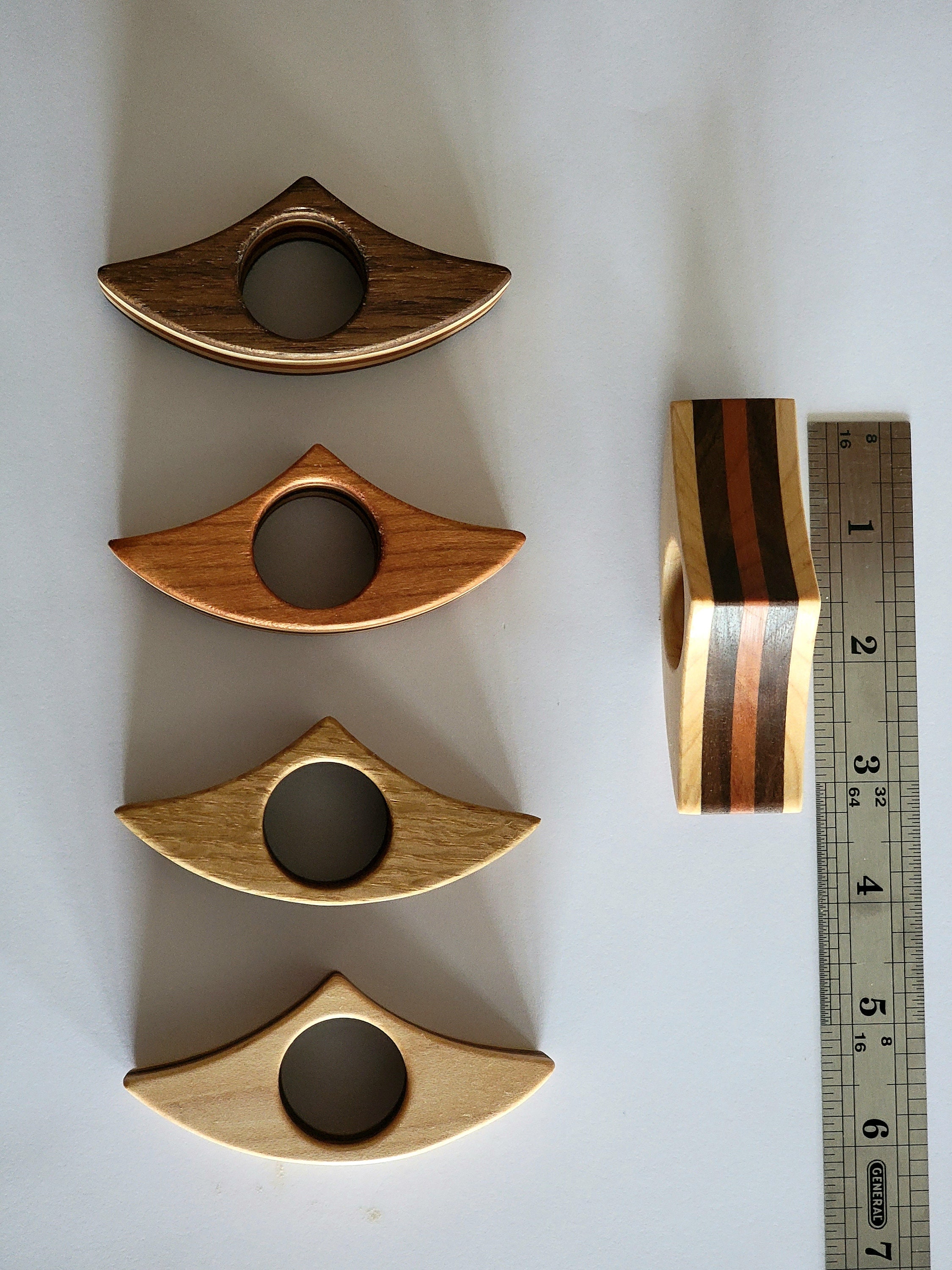 One-handed-book-holder - A Great Book Accessory Allowing the Reader to ...