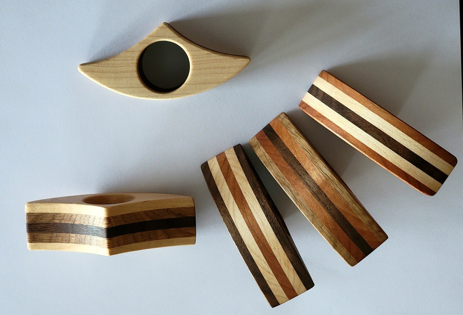 One-handed-book-holder - A Great Book Accessory Allowing the Reader to ...