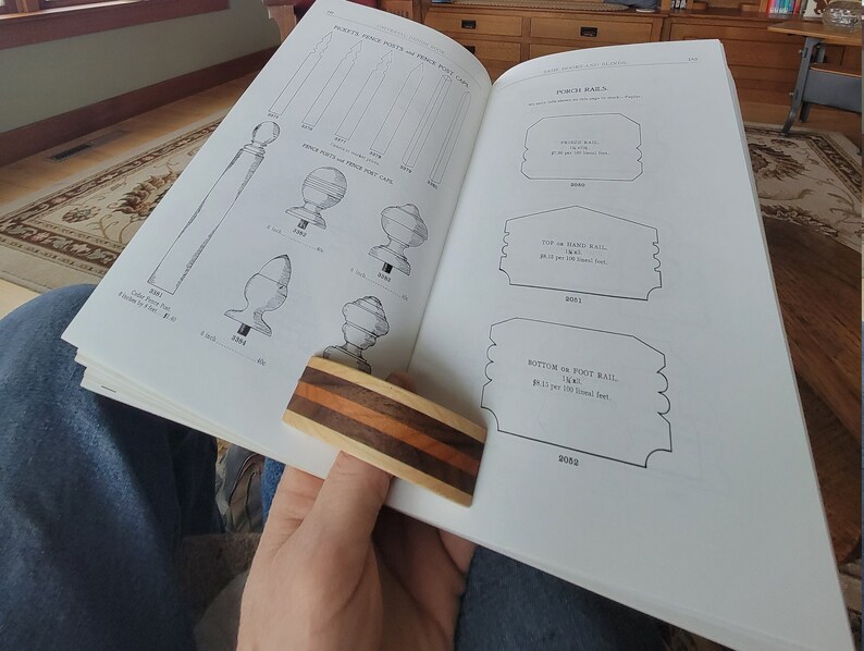 One-handed-book-holder - A Great Book Accessory Allowing the Reader to ...