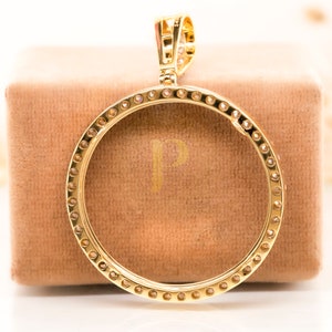 Round Moissanite Diamond Gold Coin Frame Pendant, Unisex Pendant, 1 ...