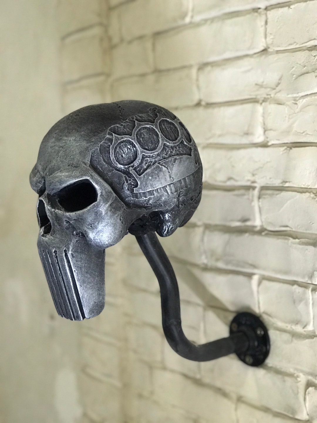 1 Skull With Long Teeth, Motorcycle Helmet Stand Skull, Helmet Rack ...