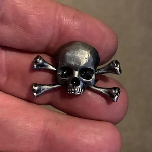 Skull and Crossbones Pin/badge - Etsy
