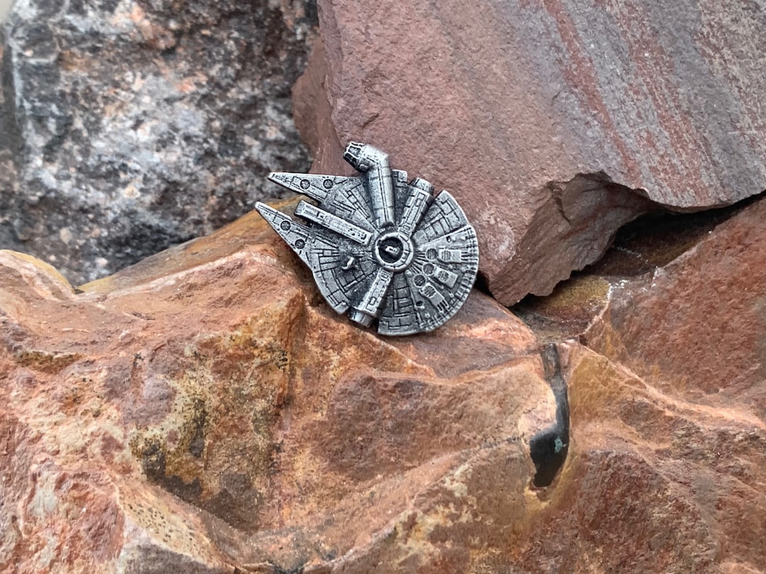 Millennium Falcon Badge - Etsy