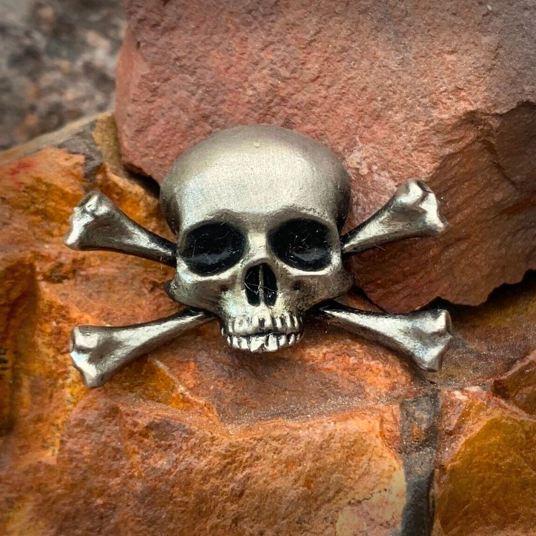 Skull and Crossbones Pin/badge - Etsy