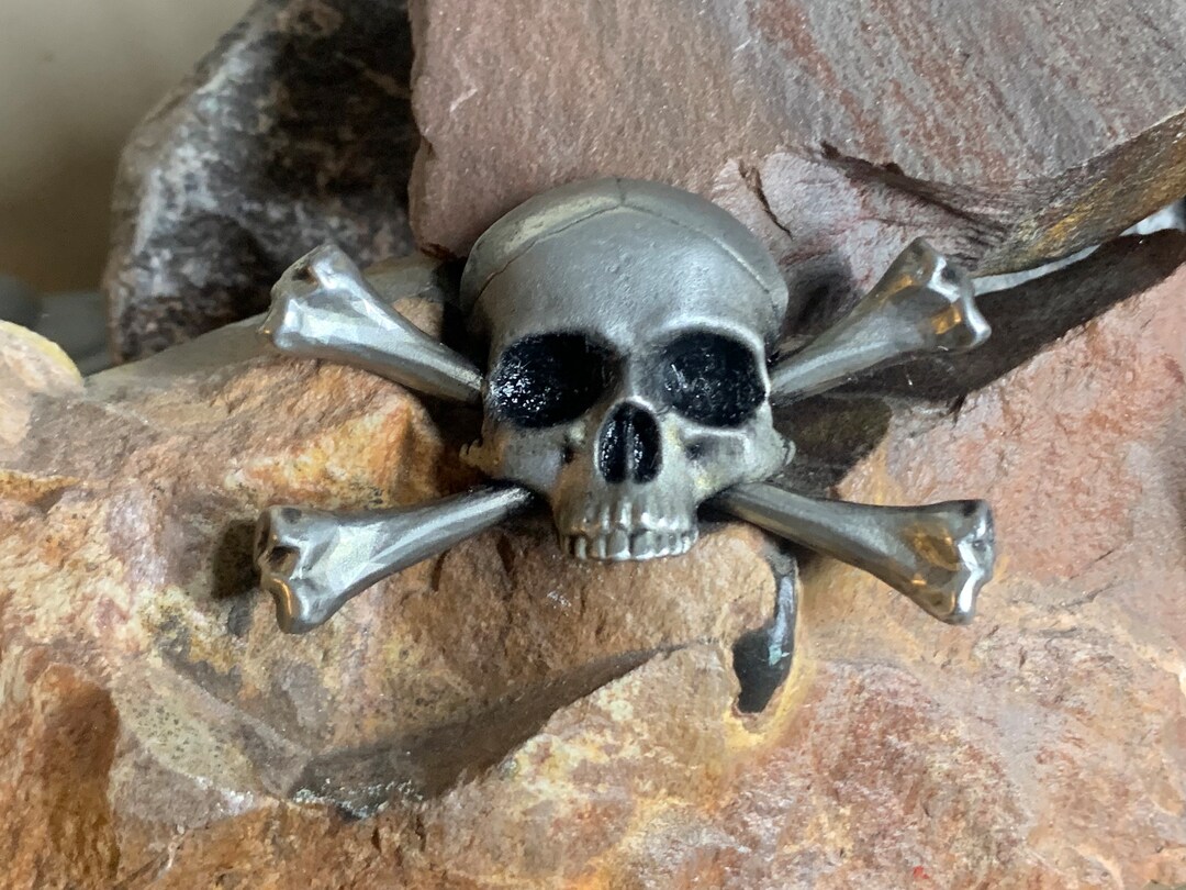 Large Skull and Cross Bones Badge in Pewter - Etsy