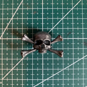 Skull and Crossbones Pin/badge - Etsy