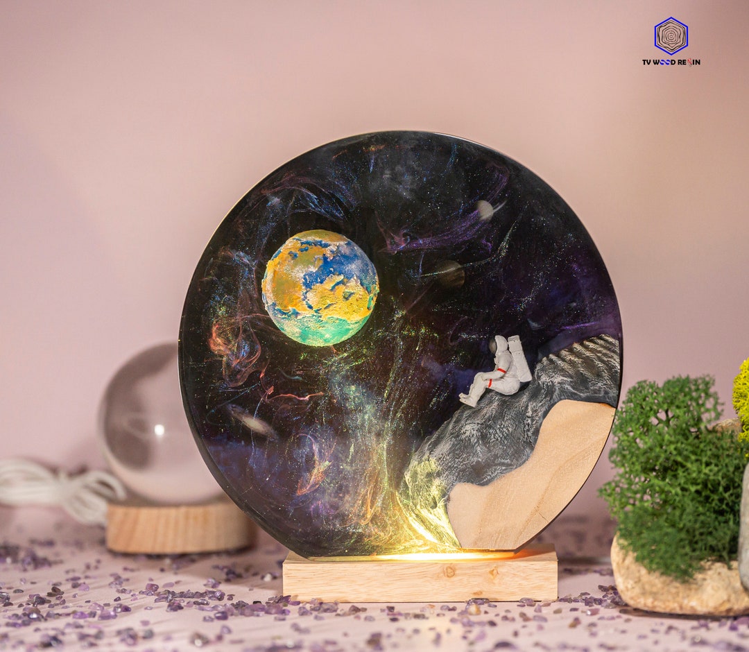 Interstellar Epoxy Resin Lamp: Astronaut Galaxy Night Light - Etsy