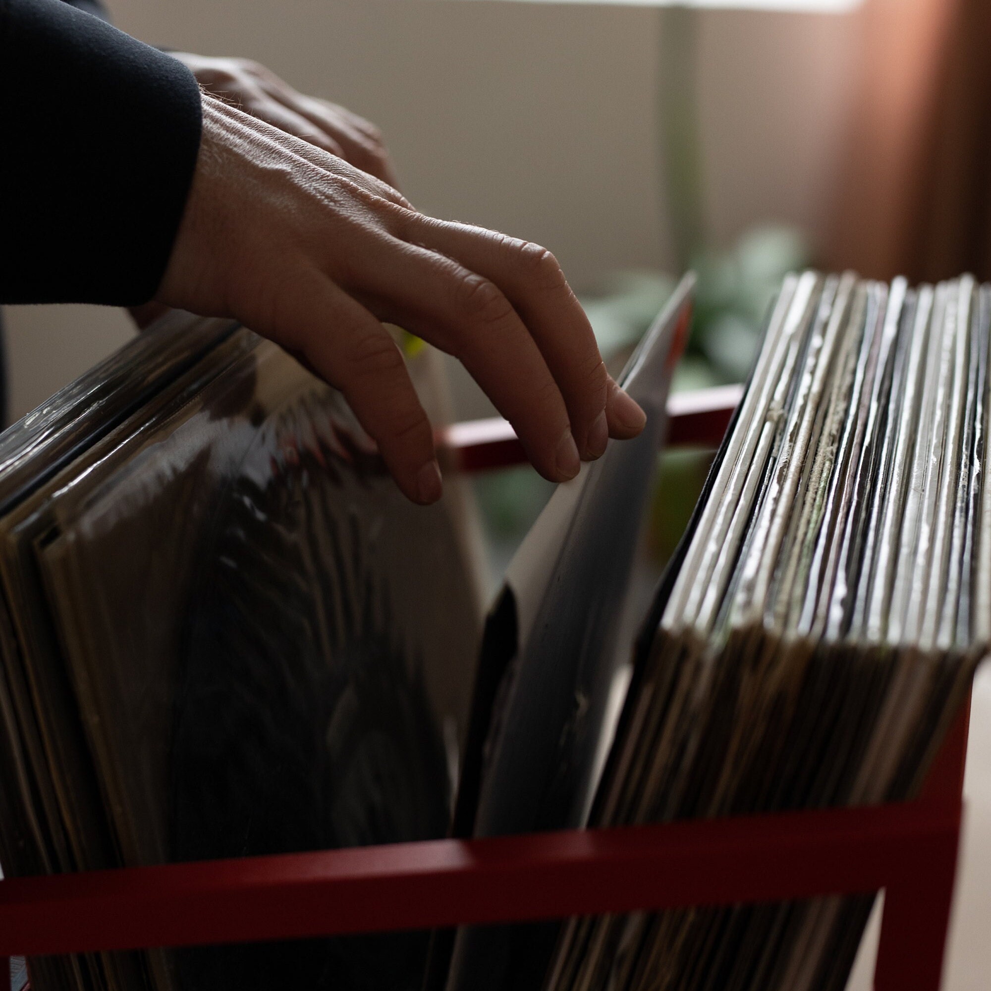 Vinyl Holder Tower // Holds up to 100 LP // White Metal Rack - Etsy