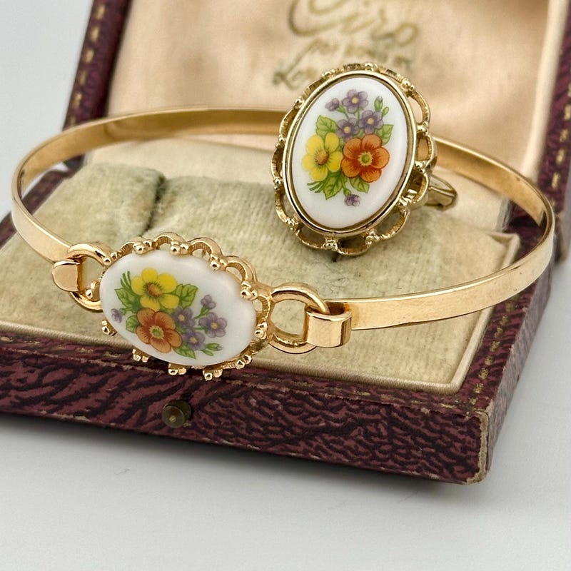 Avon Gold 70s Ring - Etsy UK