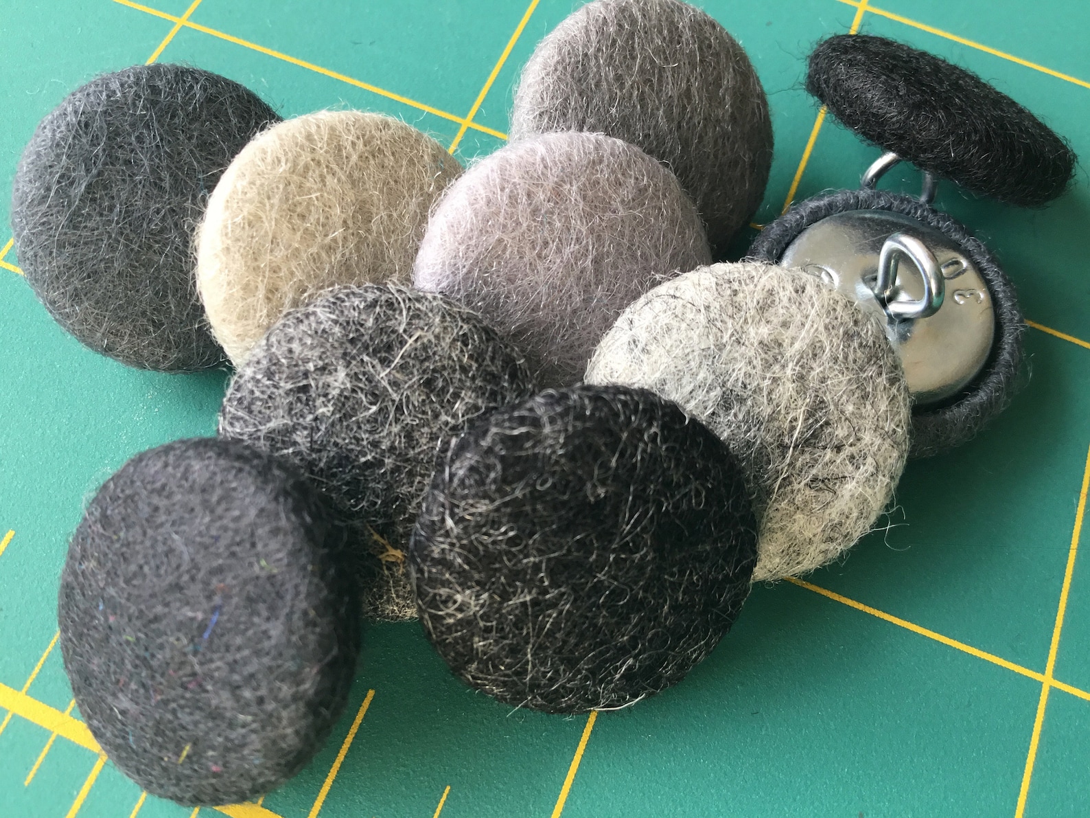28mm Felt Buttons 100% Wool Hand Covered Metal Shank & Loop Back 70 ...