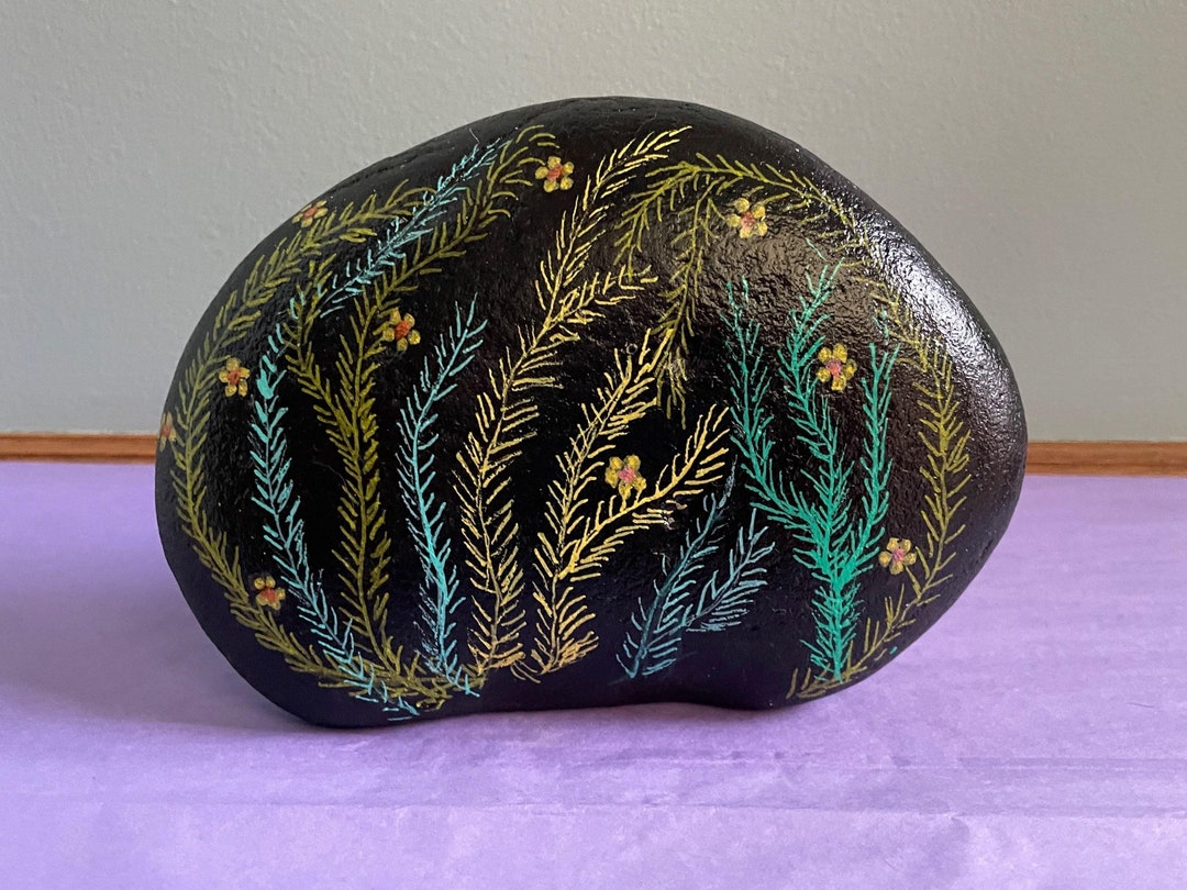 Decorated Rock With Flowers, Hand Painted Rocks for Spring Garden ...