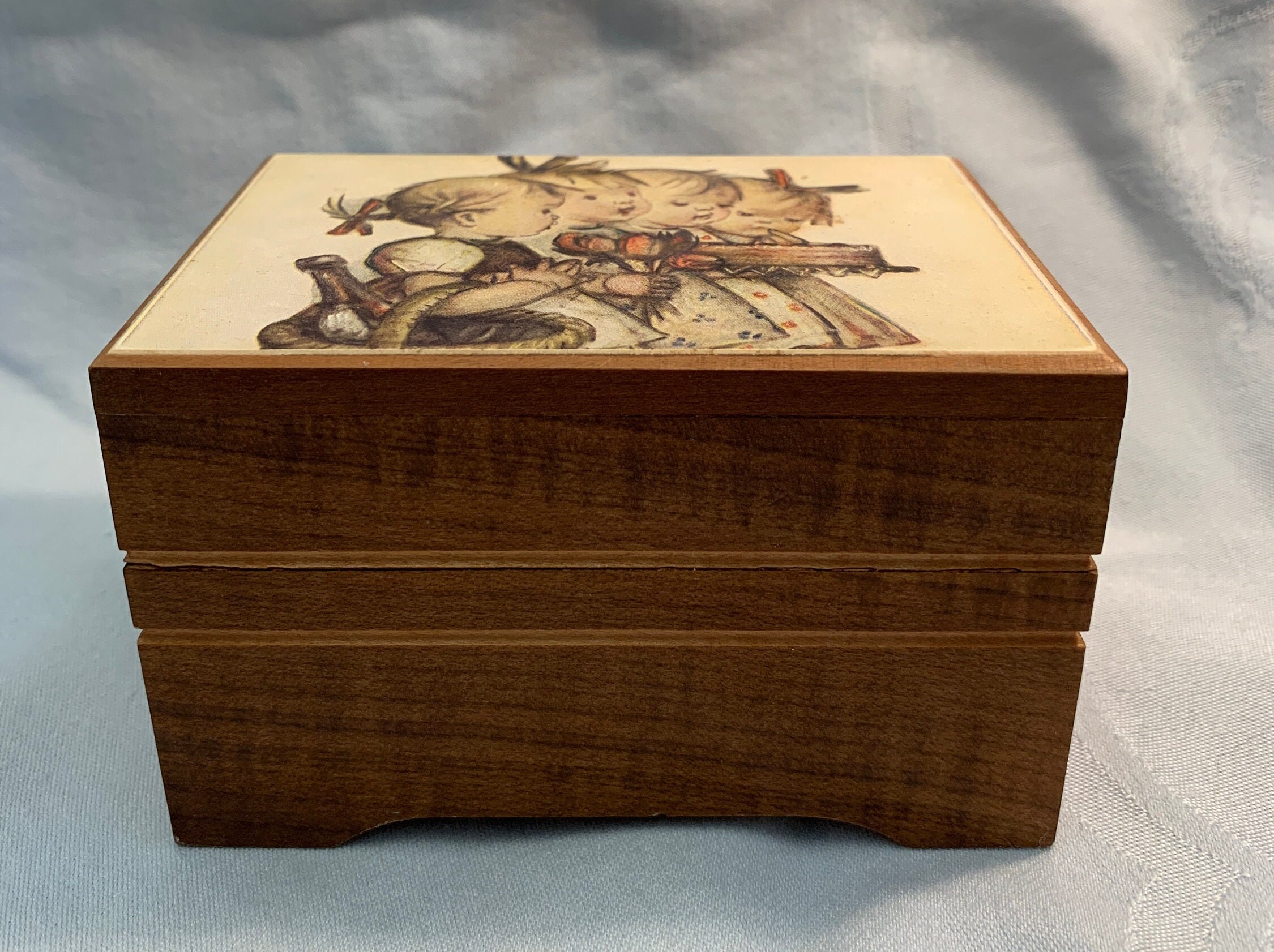 Vintage 50s Small Music Box Swiss Reuge Hummel Print Top Plays happy ...