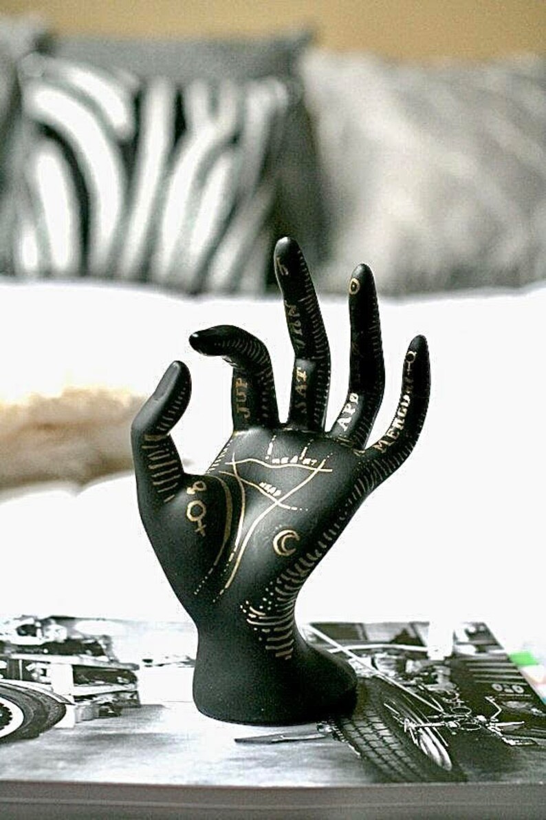 Lilith in the Natal Chart. Dark Moon Reading. Strenth & Power Deep ...