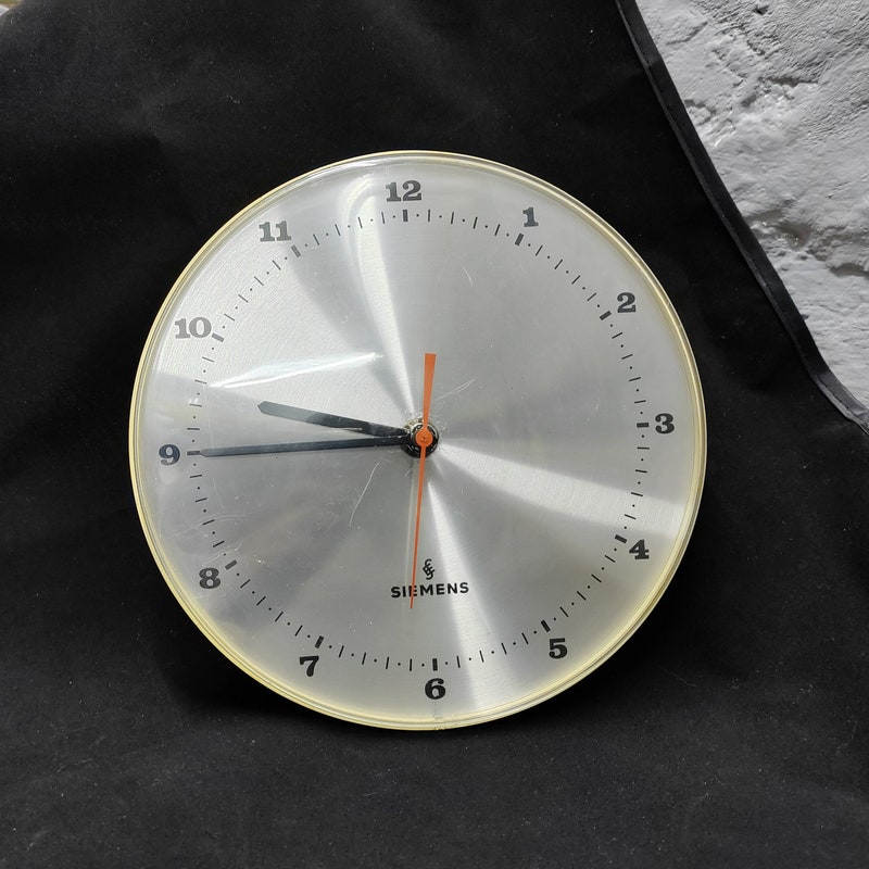 Space Age Wall Clock - Etsy