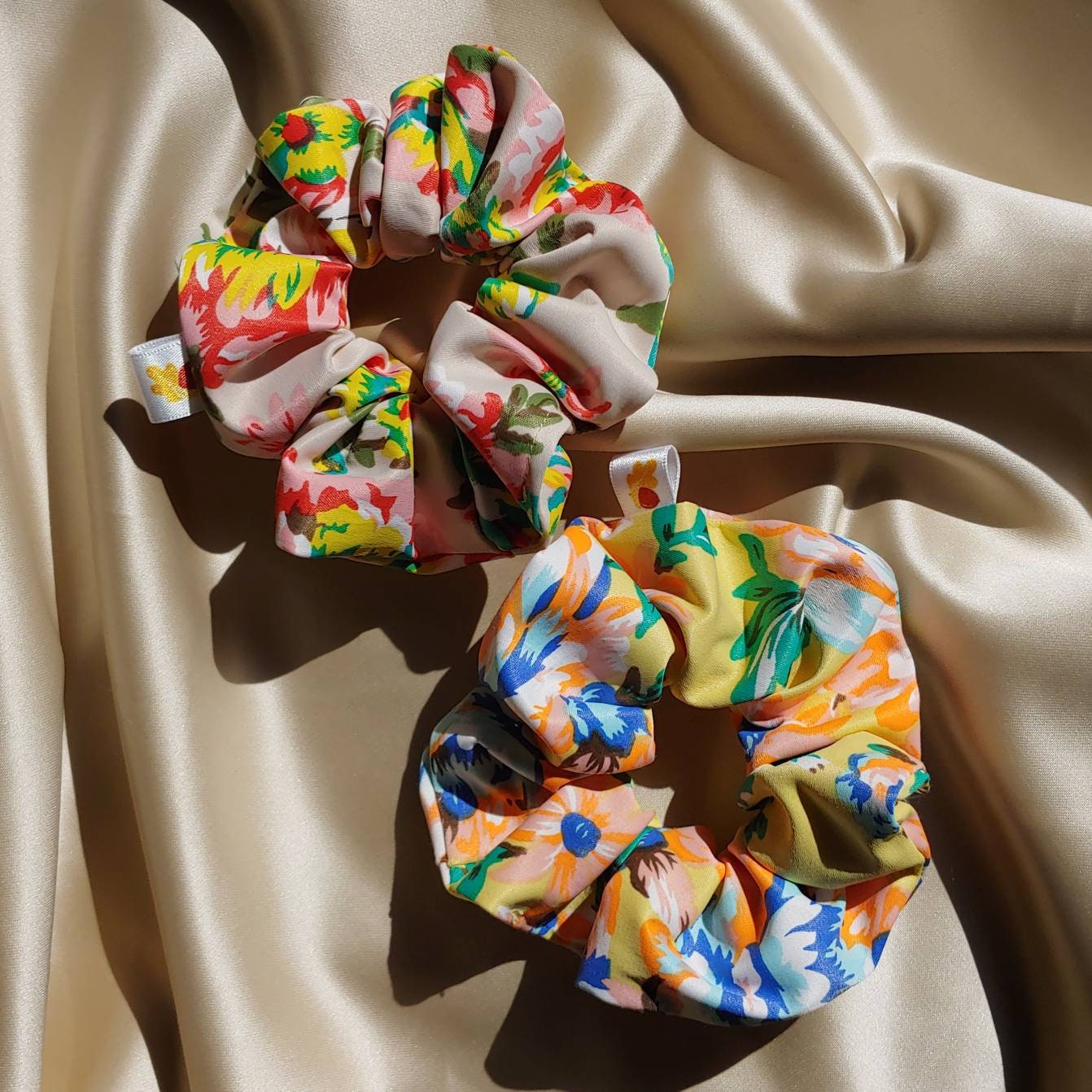 Regular Scrunchie Cece / Rosa con flores rosadas rojas y - Etsy España