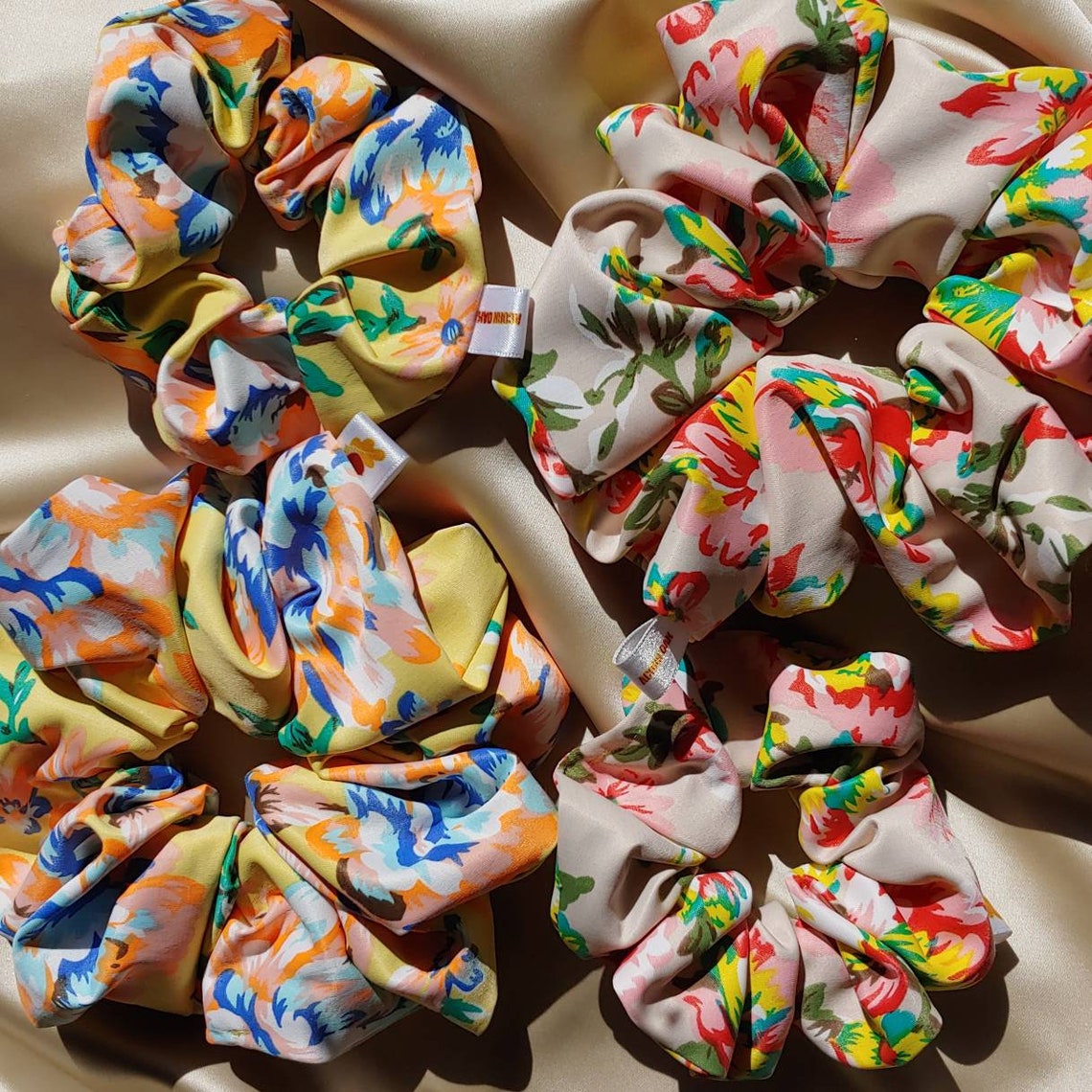 Regular Scrunchie Cece / Rosa con flores rosadas rojas y - Etsy España