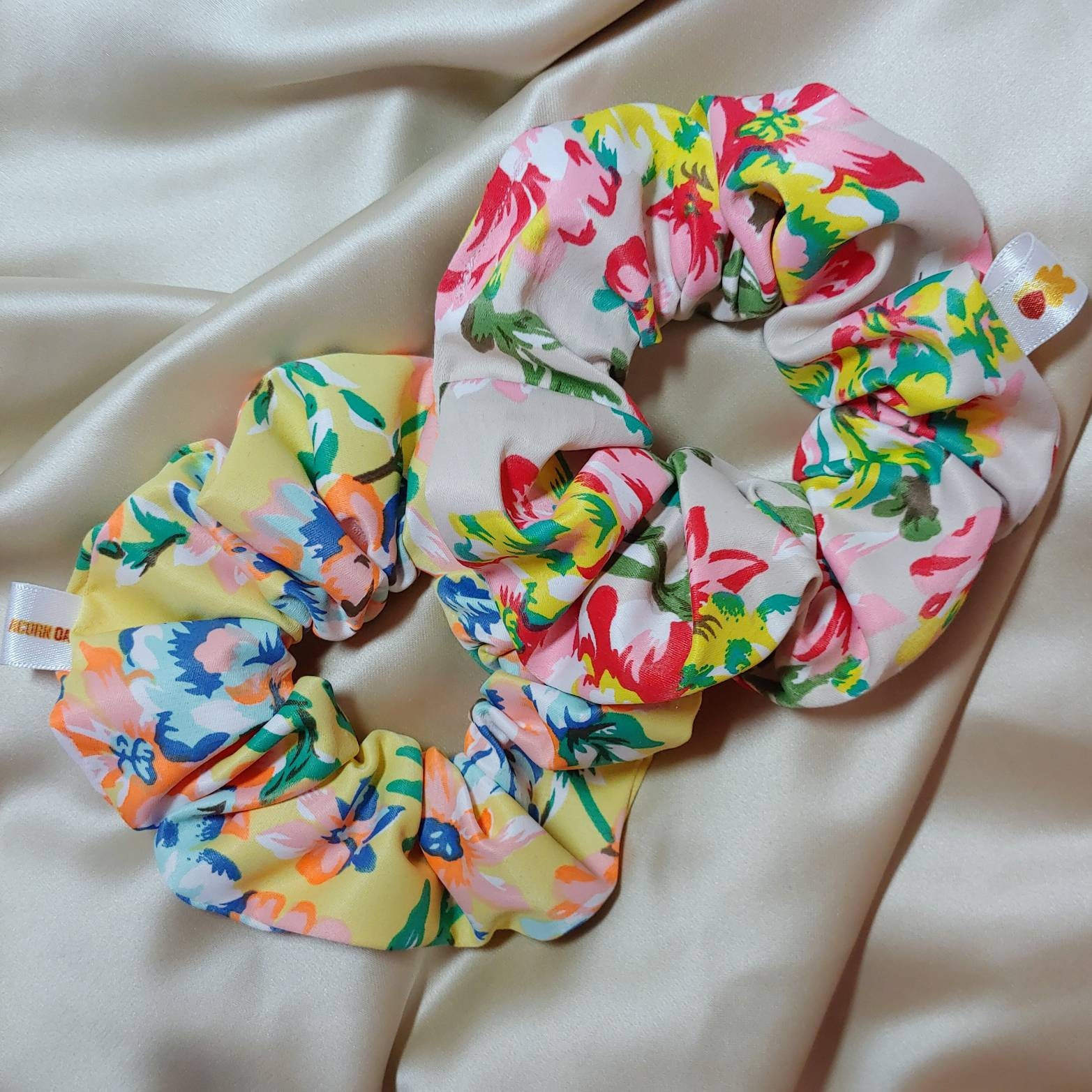 Regular Scrunchie Cece / Rosa con flores rosadas rojas y - Etsy España