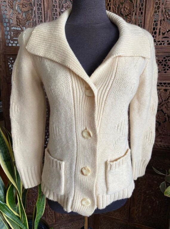 Vintage 70s ivory knit cardigan with beautiful, big b… - Gem