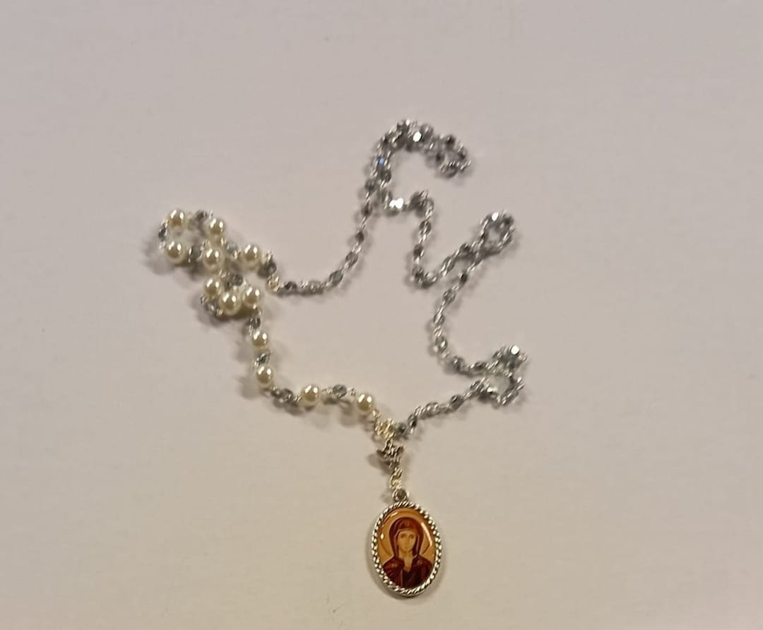 Rosary of Our Lady of Silence in Crystal and Beads of - Etsy