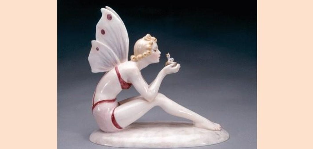 Scultura Art Deco La Farfalla, Cm 29 X 31 11,4 X 12,2 Inch in Polvere Di Alabastro, Dipinta a ...